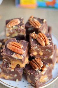35+ Christmas Fudge Recipes to Make Your Holiday Sweeter