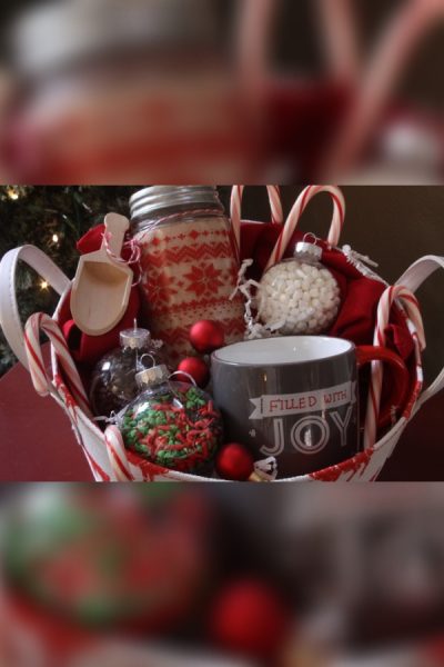 30+ DIY Christmas Gift Baskets To Bring Joy to Your Loved Ones