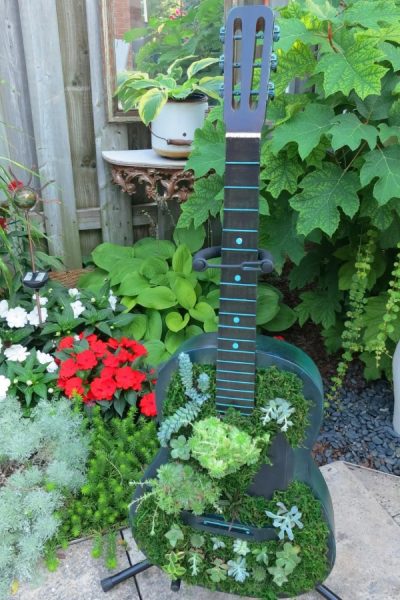 25+ Incredible Upcycled Ideas To Transform Your Garden